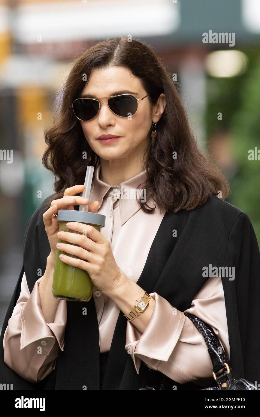 New York - NY - 20210809 - Rachel Weisz On Location with 'Dead Ringers ...