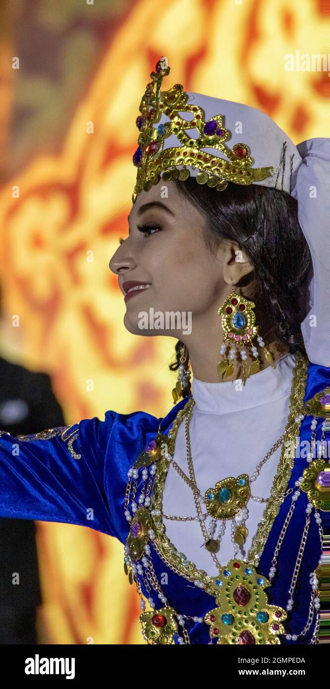 Woman women uzbek traditional costume hi-res stock photography and ...