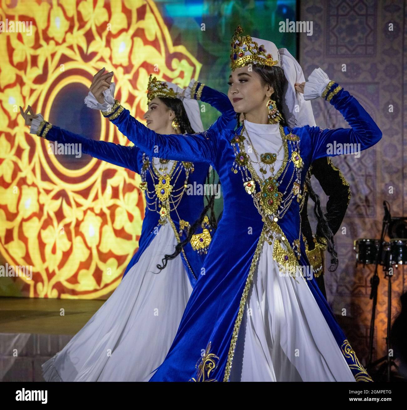 Uzbekistan women in traditional dress hi-res stock photography and ...