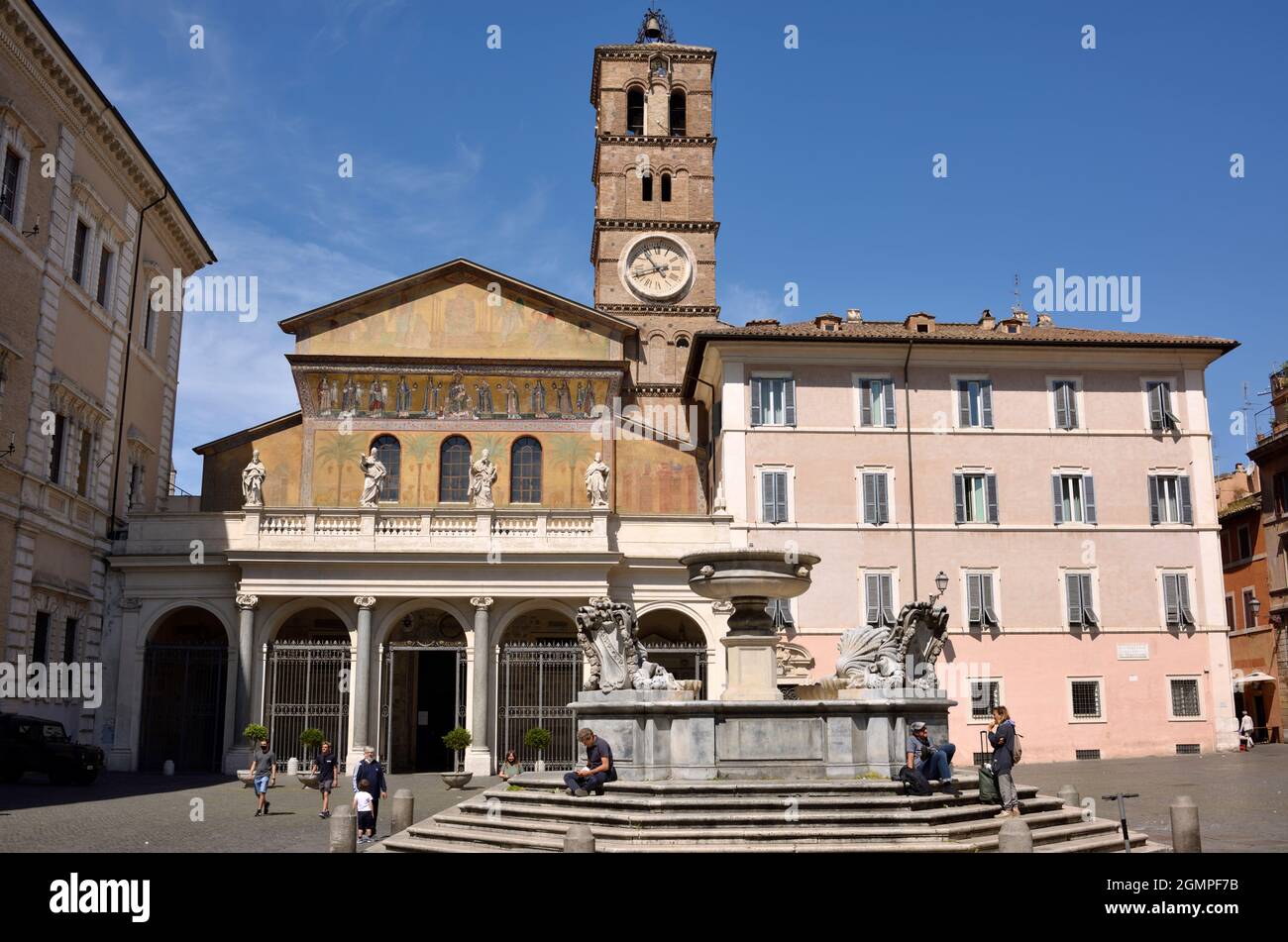 Fountain and church, Piazza di Santa Maria in Trastevere, Rome, Italy ...