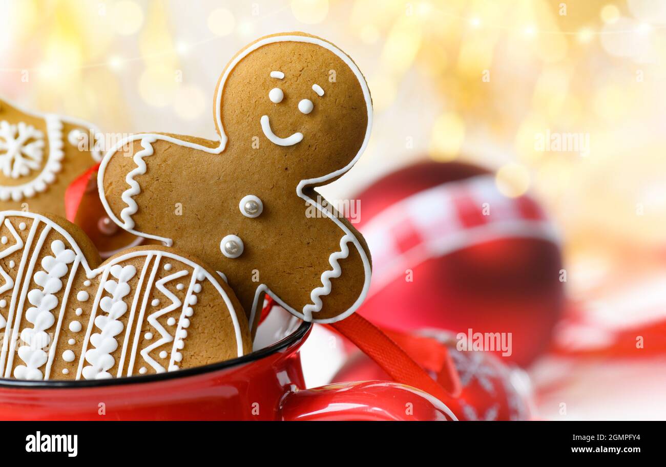 Cute gingerbread men hi-res stock photography and images - Alamy
