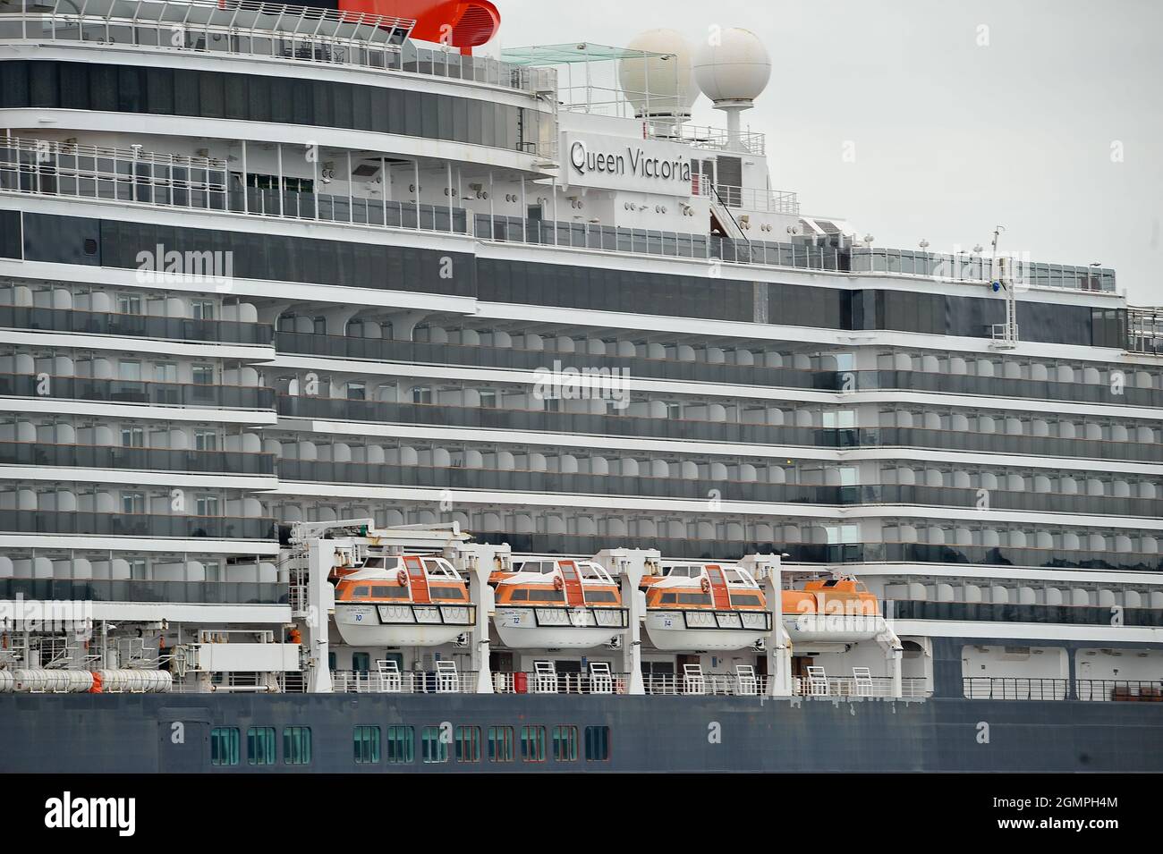 Queen Victoria cruise liner Stock Photo - Alamy