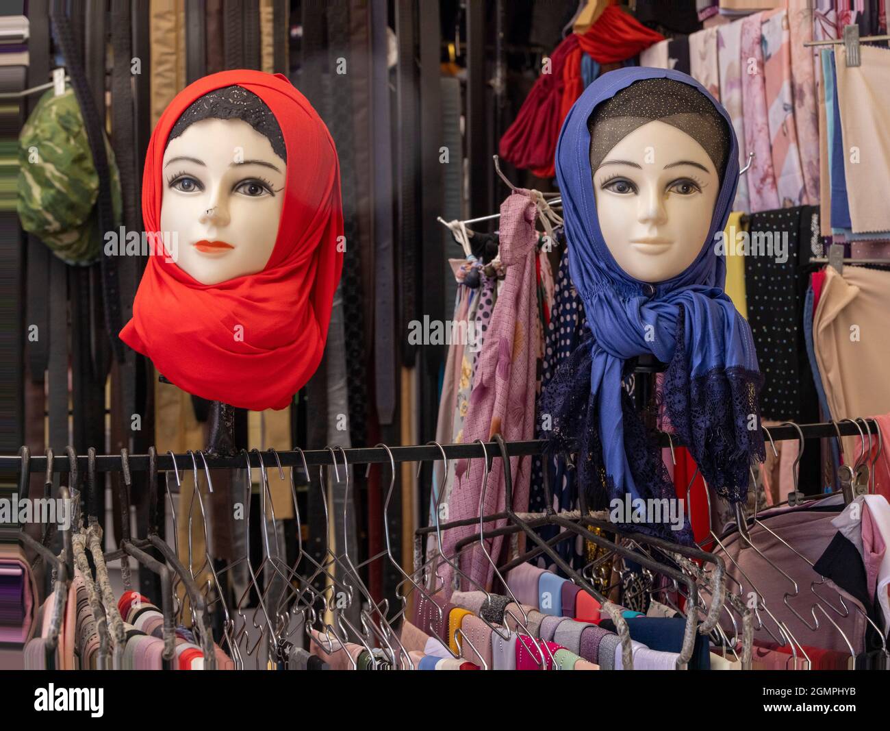 Muslim womens clothing hi-res stock photography and images - Alamy