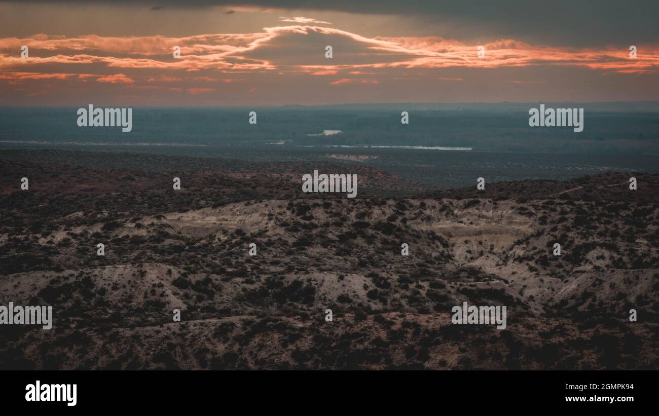 Paisajes de montaña ríos hi-res stock photography and images - Alamy