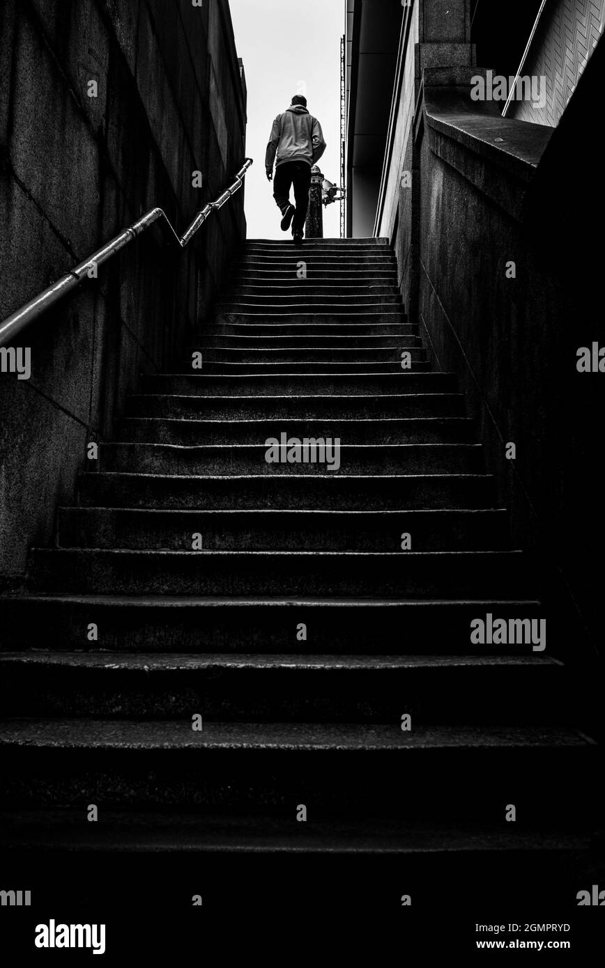 London alley steps hi-res stock photography and images - Alamy