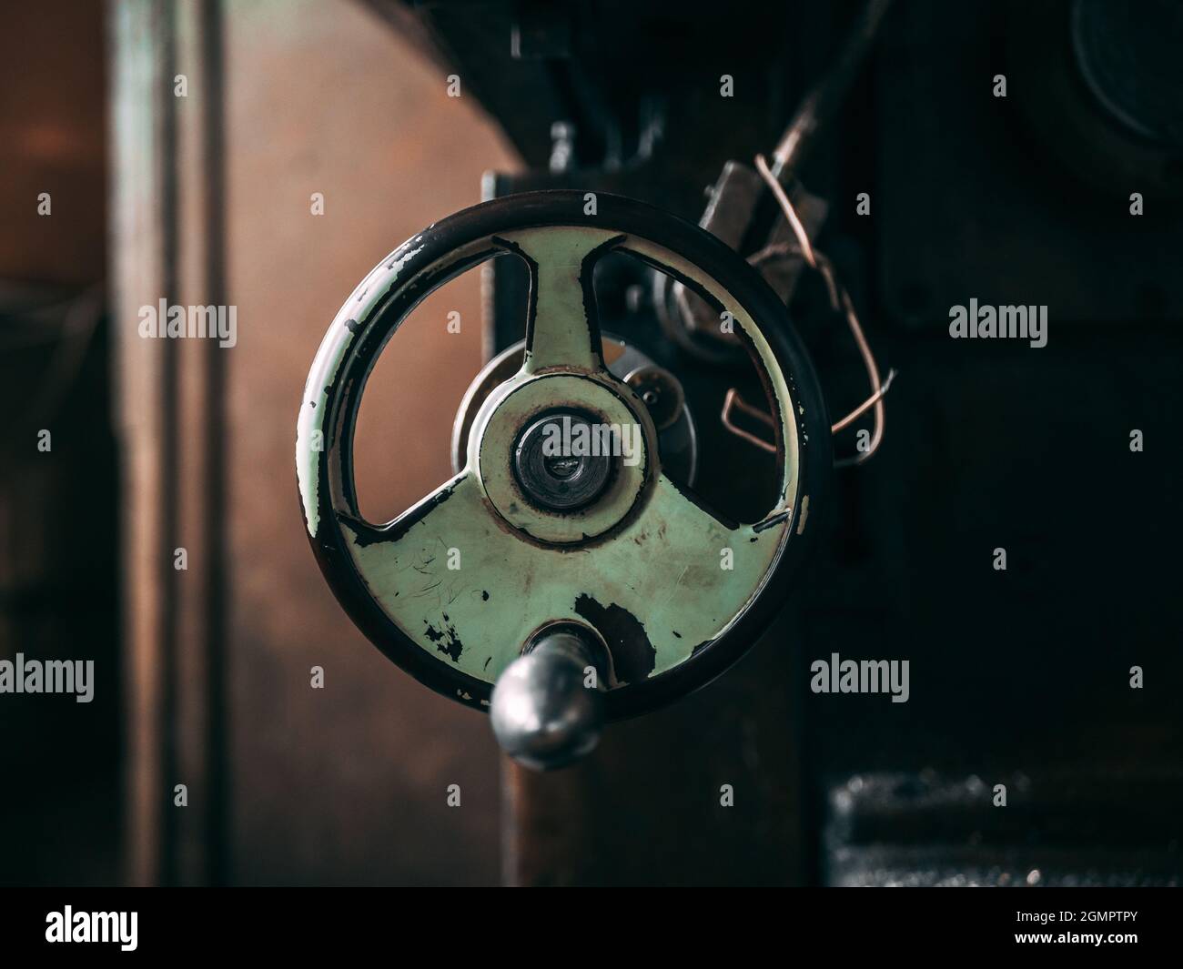 Old milling machine in a room Stock Photo - Alamy