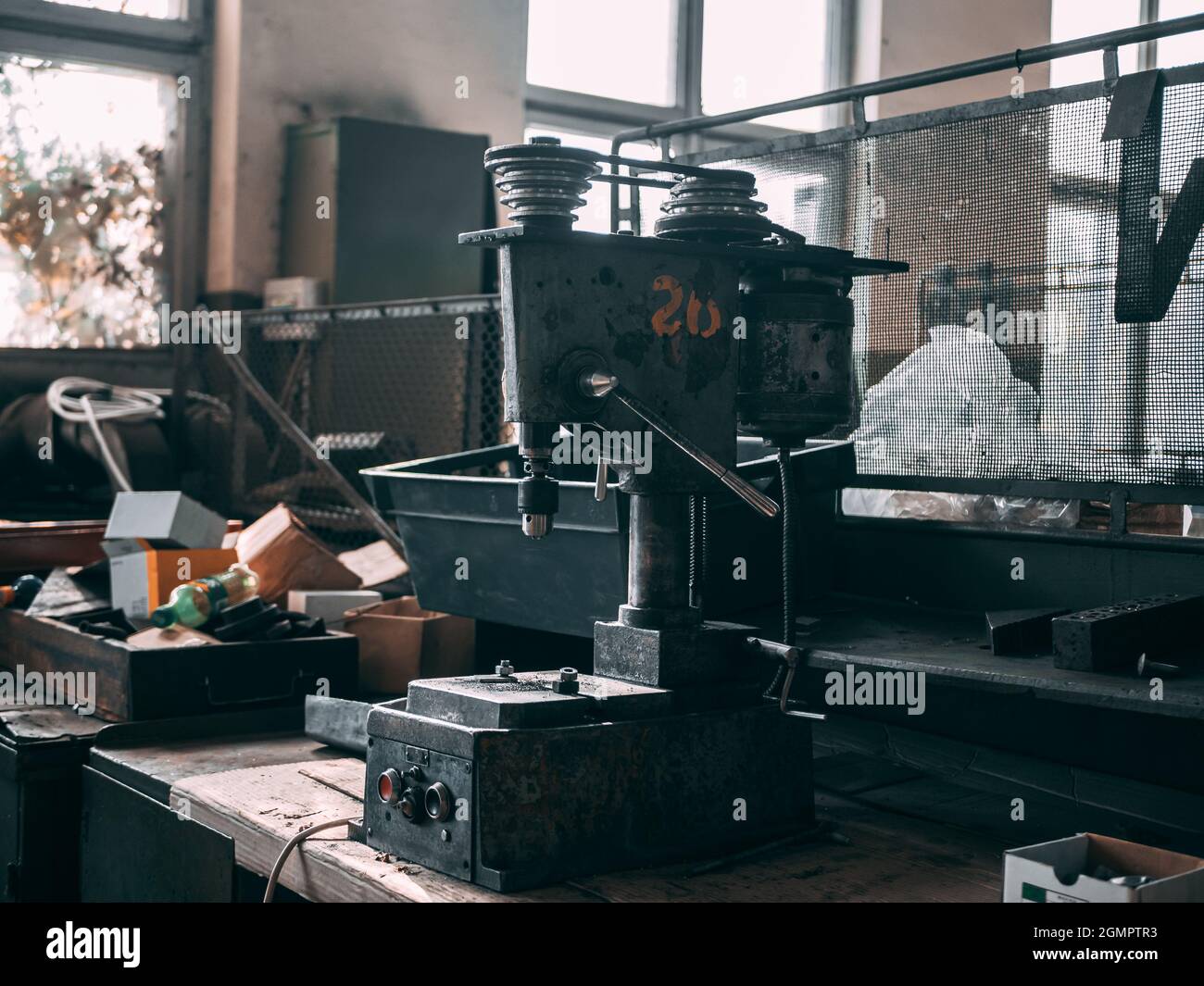 Old milling machine in a room Stock Photo - Alamy