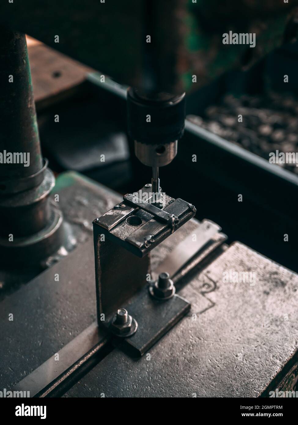 Old milling machine in a room Stock Photo - Alamy