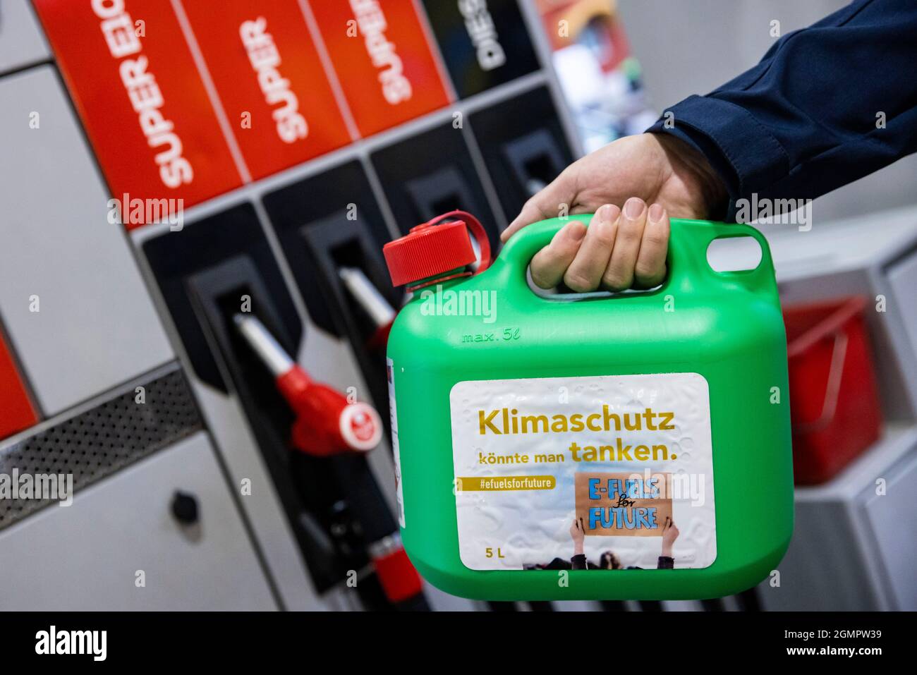 E petrol station germany hi-res stock photography and images - Alamy