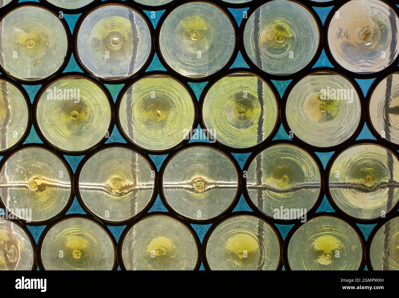 Stained glass yellow circles pattern with black outline. Abstract ...