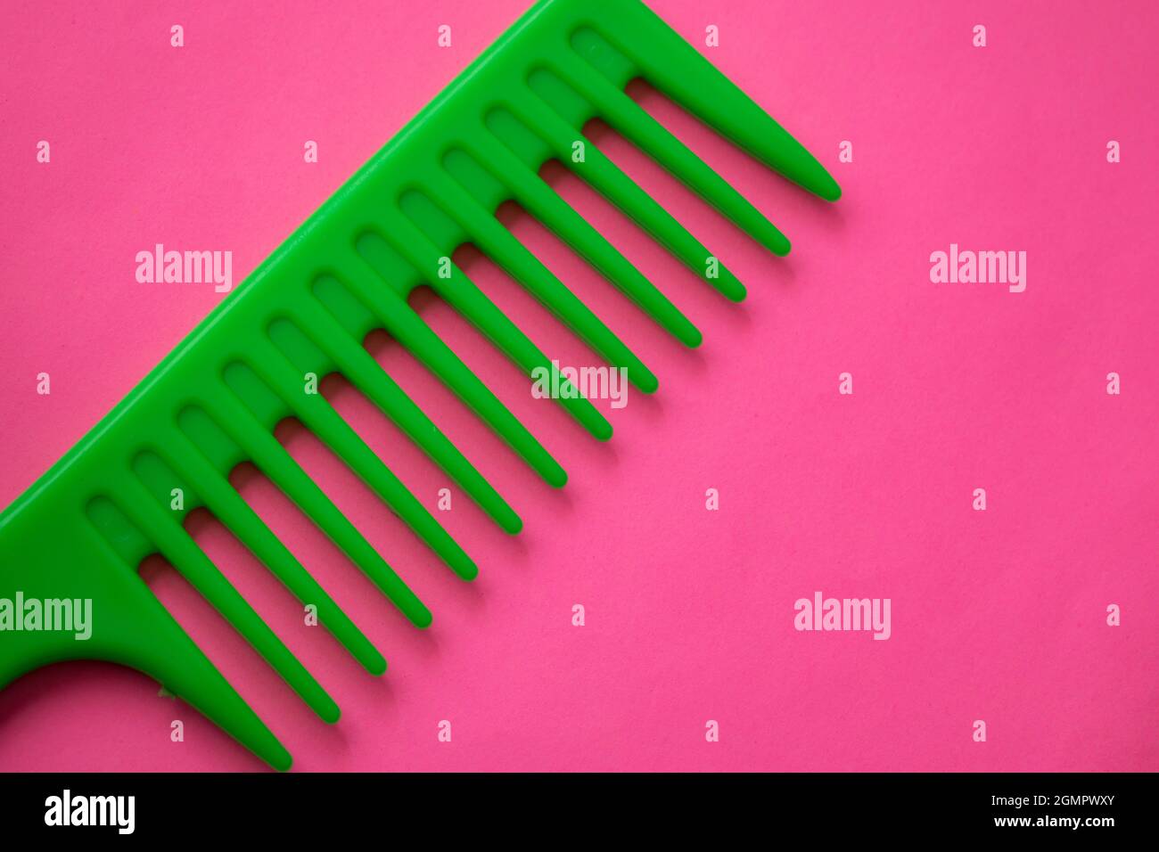 Close up green comb with hair hi-res stock photography and images - Alamy