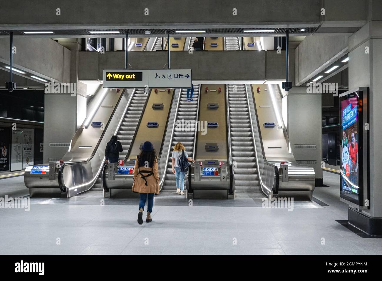 The northern line escalator london hi-res stock photography and images ...