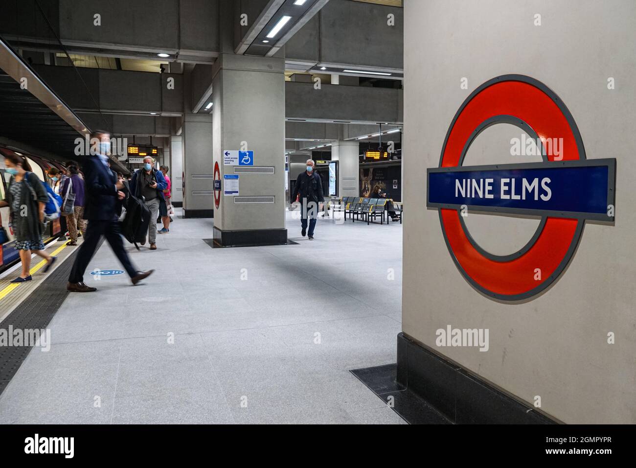 London underground northern line station hi-res stock photography and ...