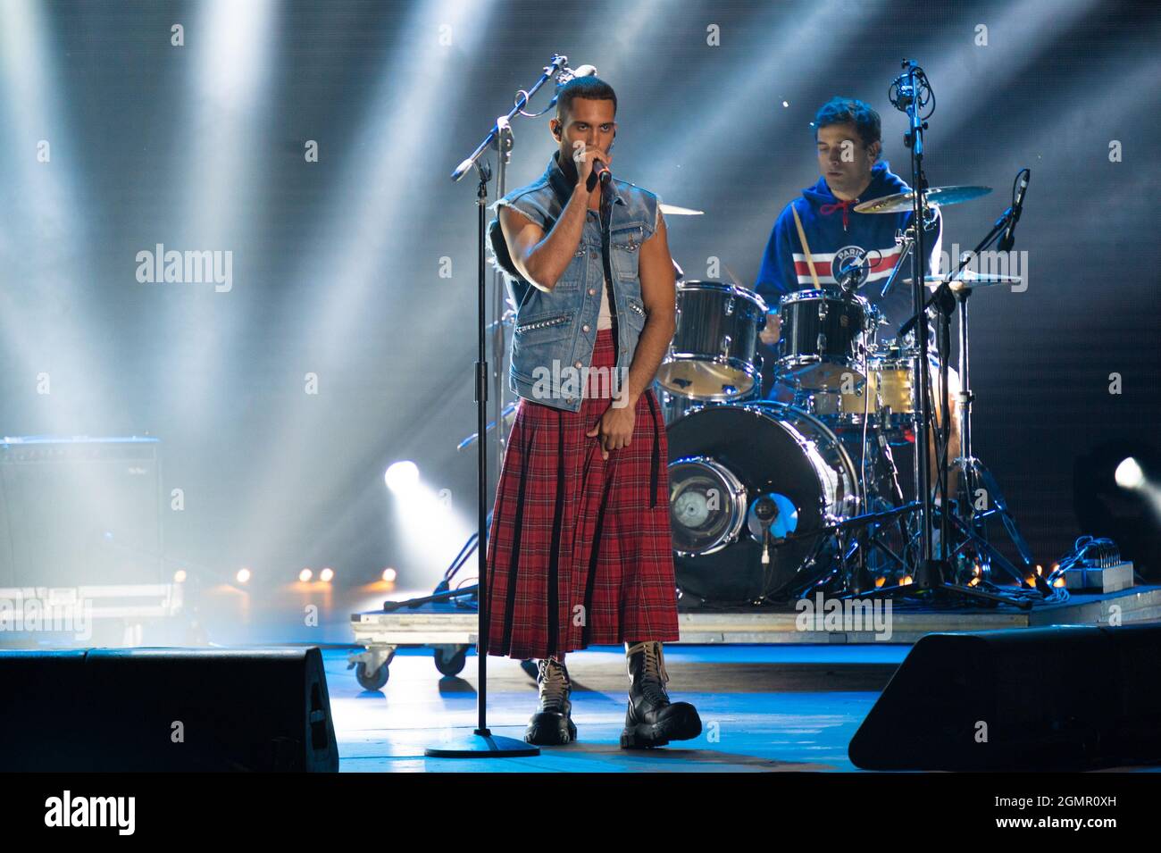 Mahmood performs last 17.9.2021 at Aperol with heroes in Arena di ...