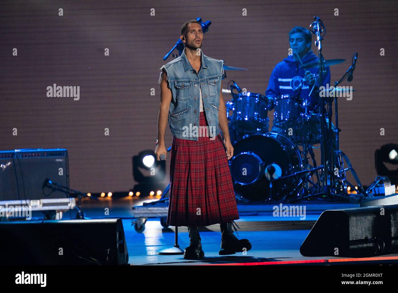 Mahmood performs last 17.9.2021 at Aperol with heroes in Arena di ...