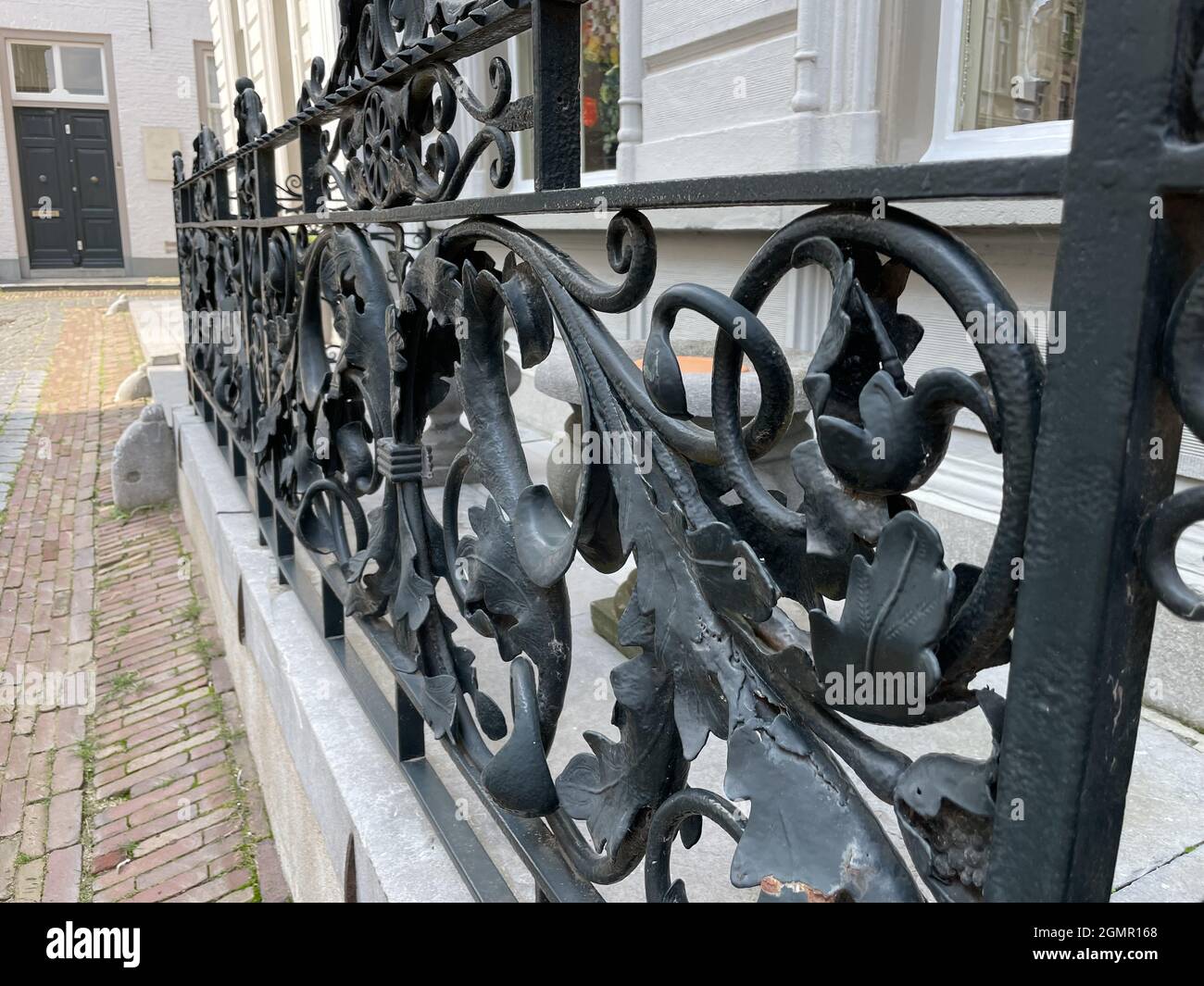 Patterned doors hi-res stock photography and images - Alamy