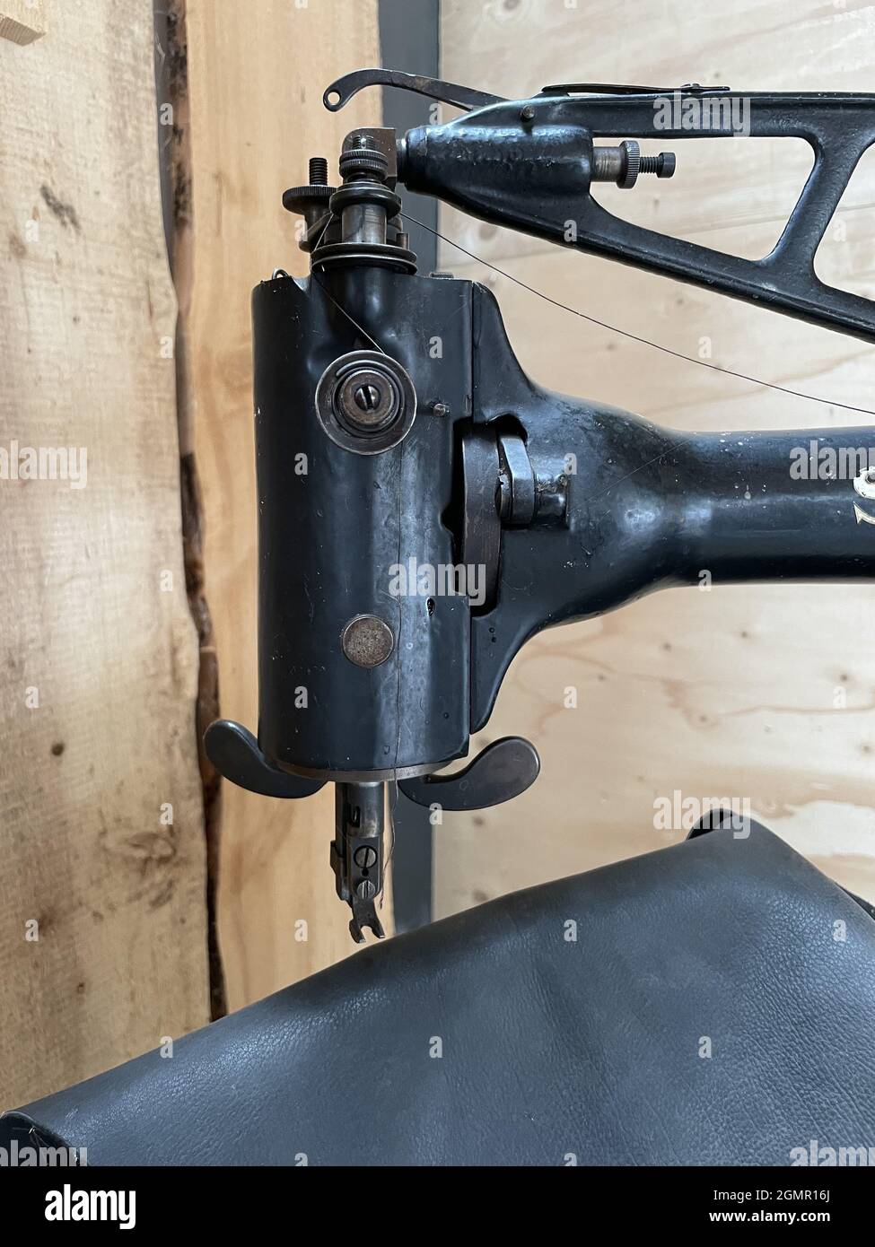 Vertical shot sewing machine hi-res stock photography and images - Alamy