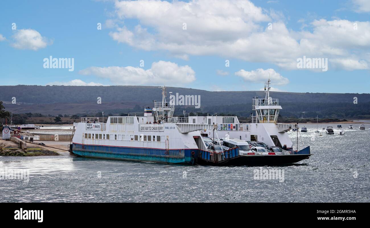 Studland to Sandbanks Chain Ferry loading cars and passengers at ...