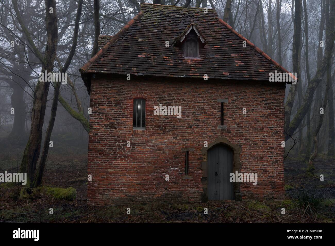 Arrow slits hi-res stock photography and images - Alamy