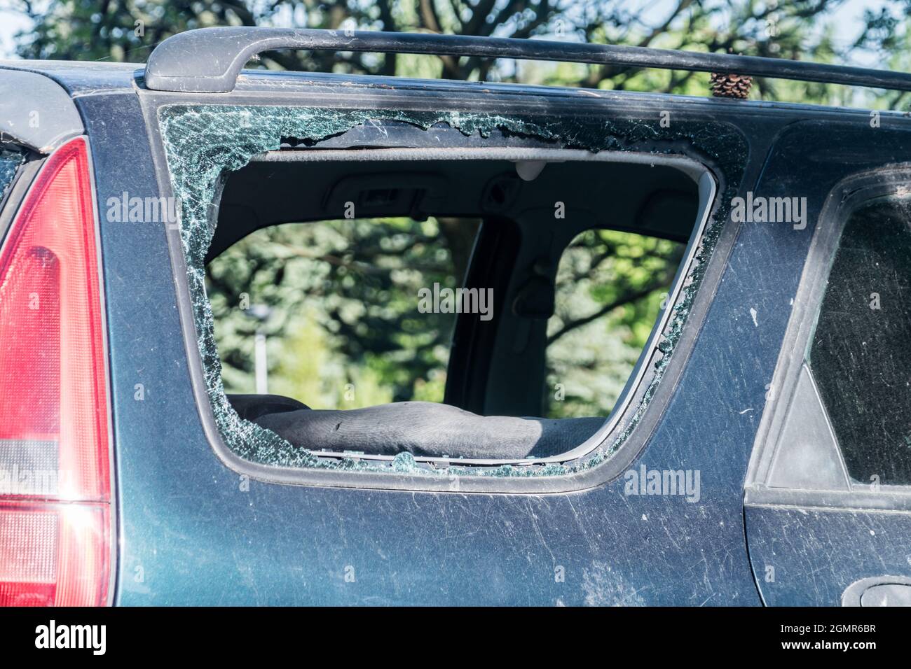 Broken side window in the car. Criminal incident Stock Photo - Alamy