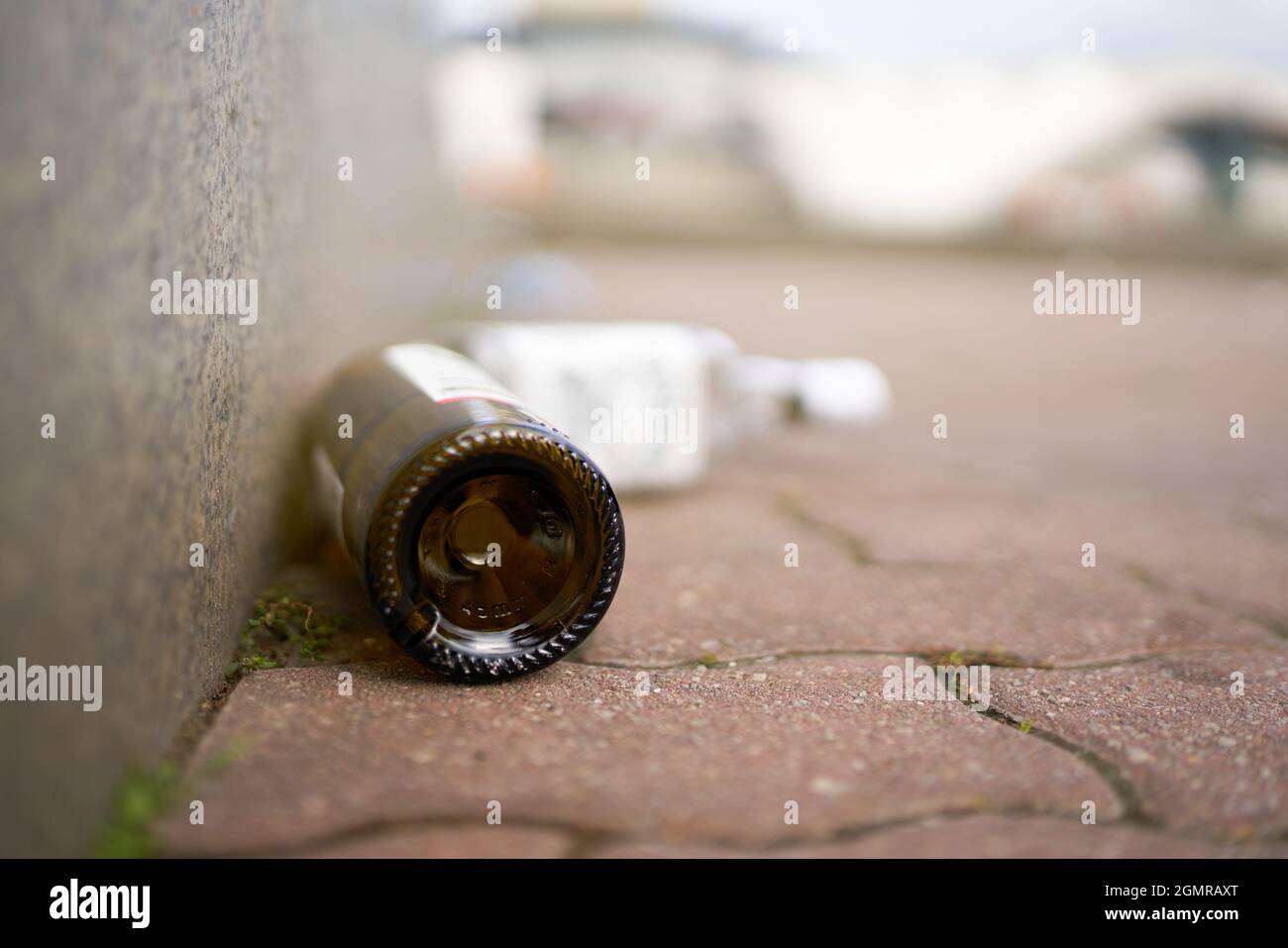 Empty liquor bottles hi-res stock photography and images - Alamy
