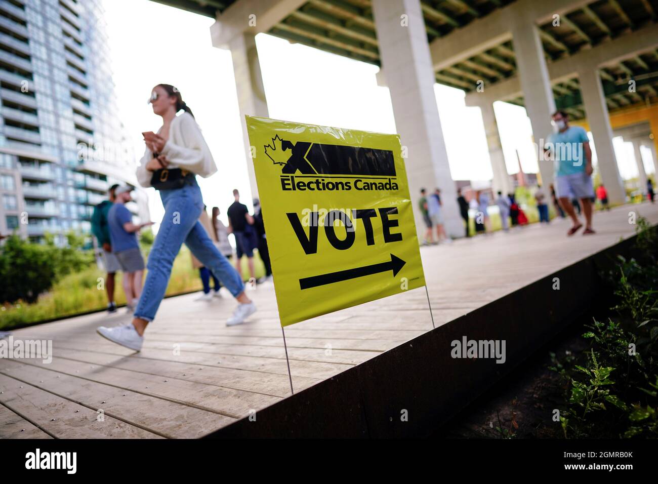 Elections canada polling station sign hi-res stock photography and ...