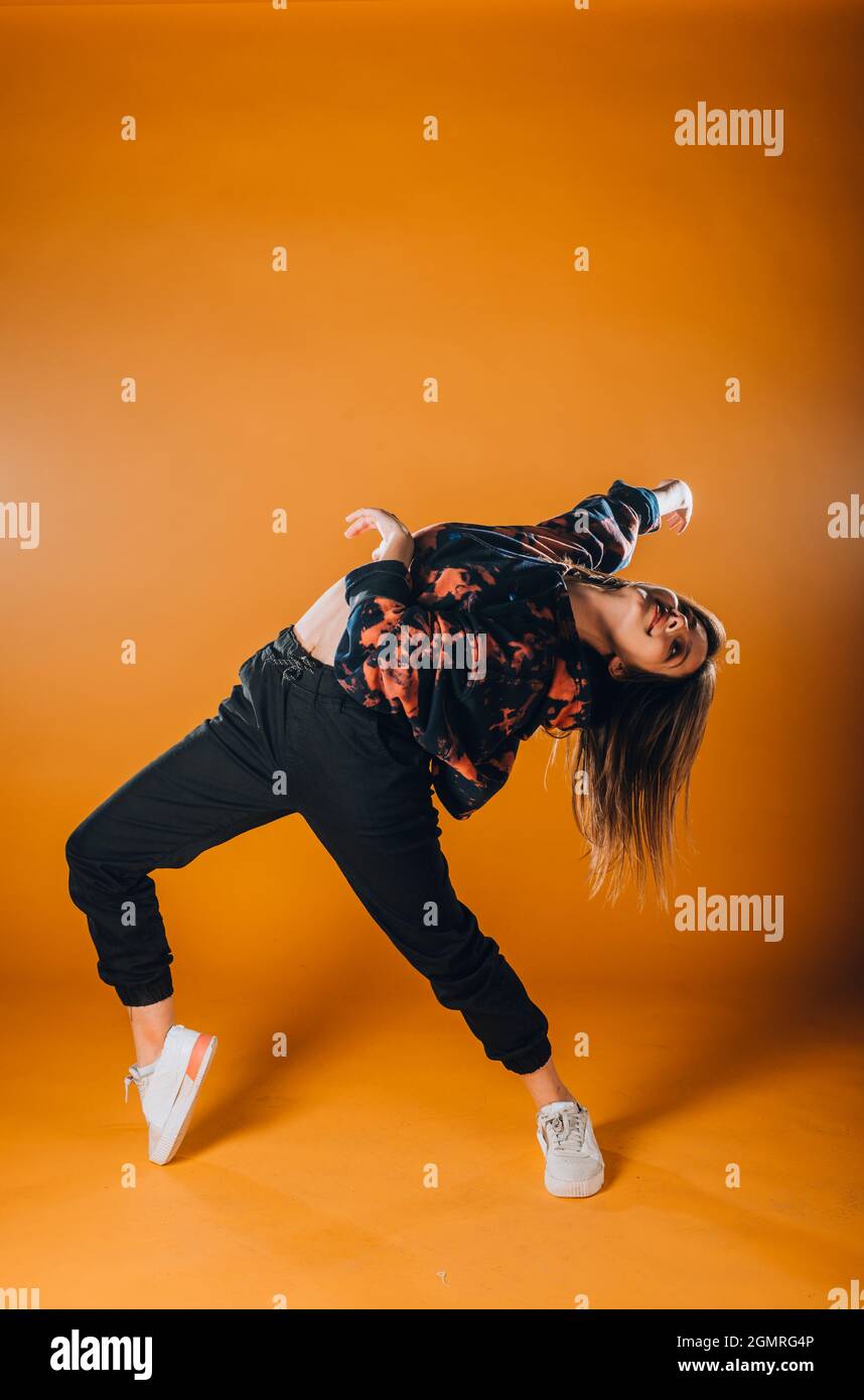 Contemporary dance artist practicing a dance routine Stock Photo - Alamy