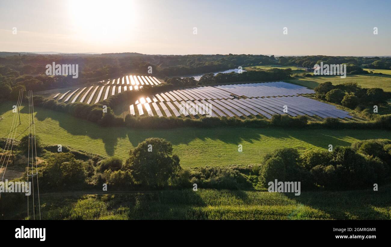 Solar farm uk aerial hi-res stock photography and images - Alamy