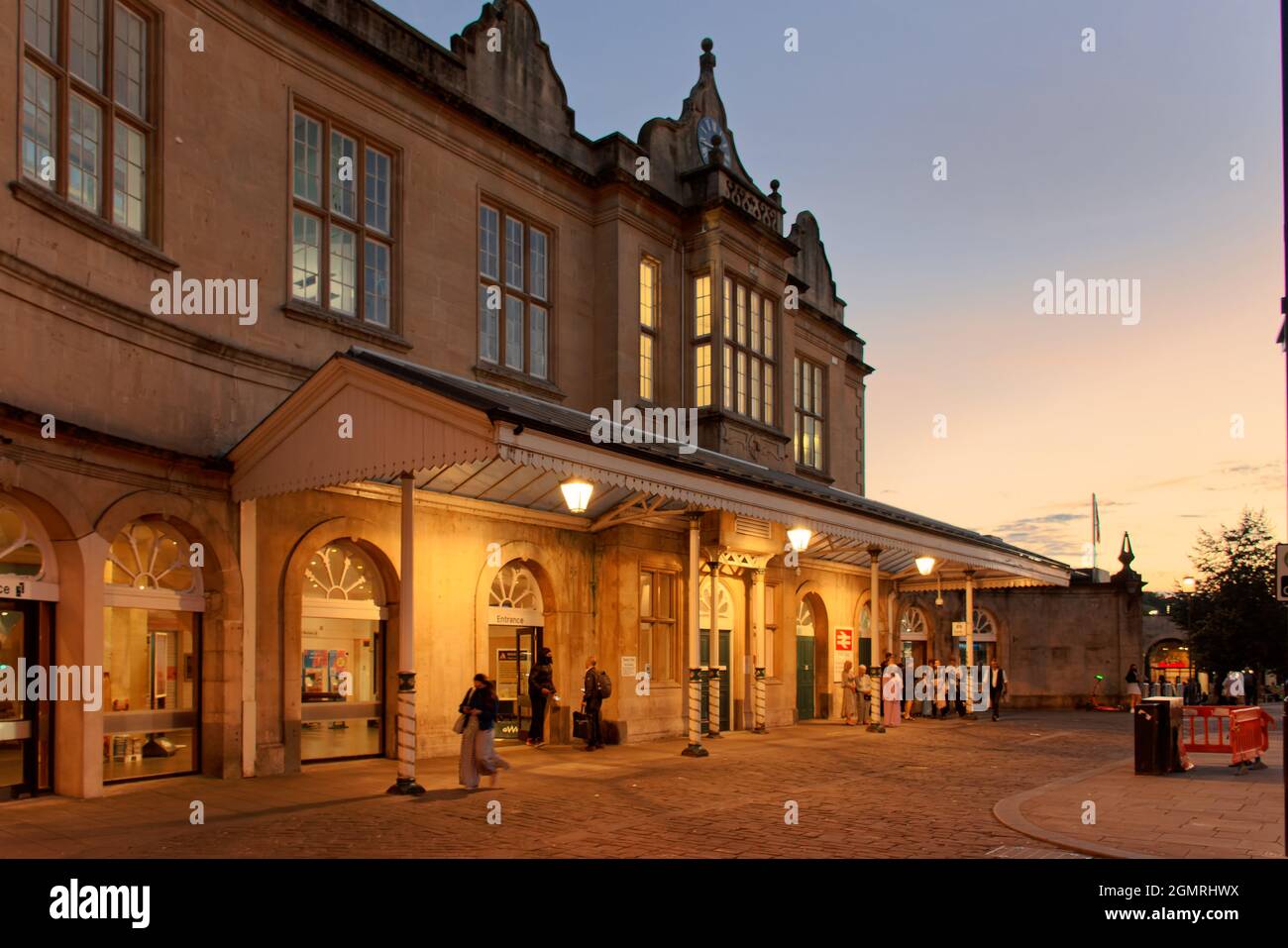 dusk at Bath Spa Railway train station Stock Photo - Alamy