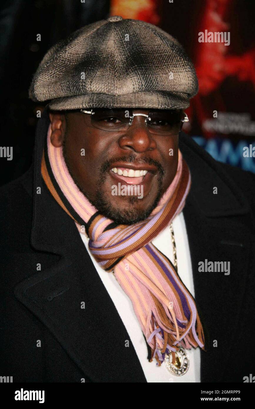 Cedric the Entertainer attends the premiere of "Dreamgirls" at the ...
