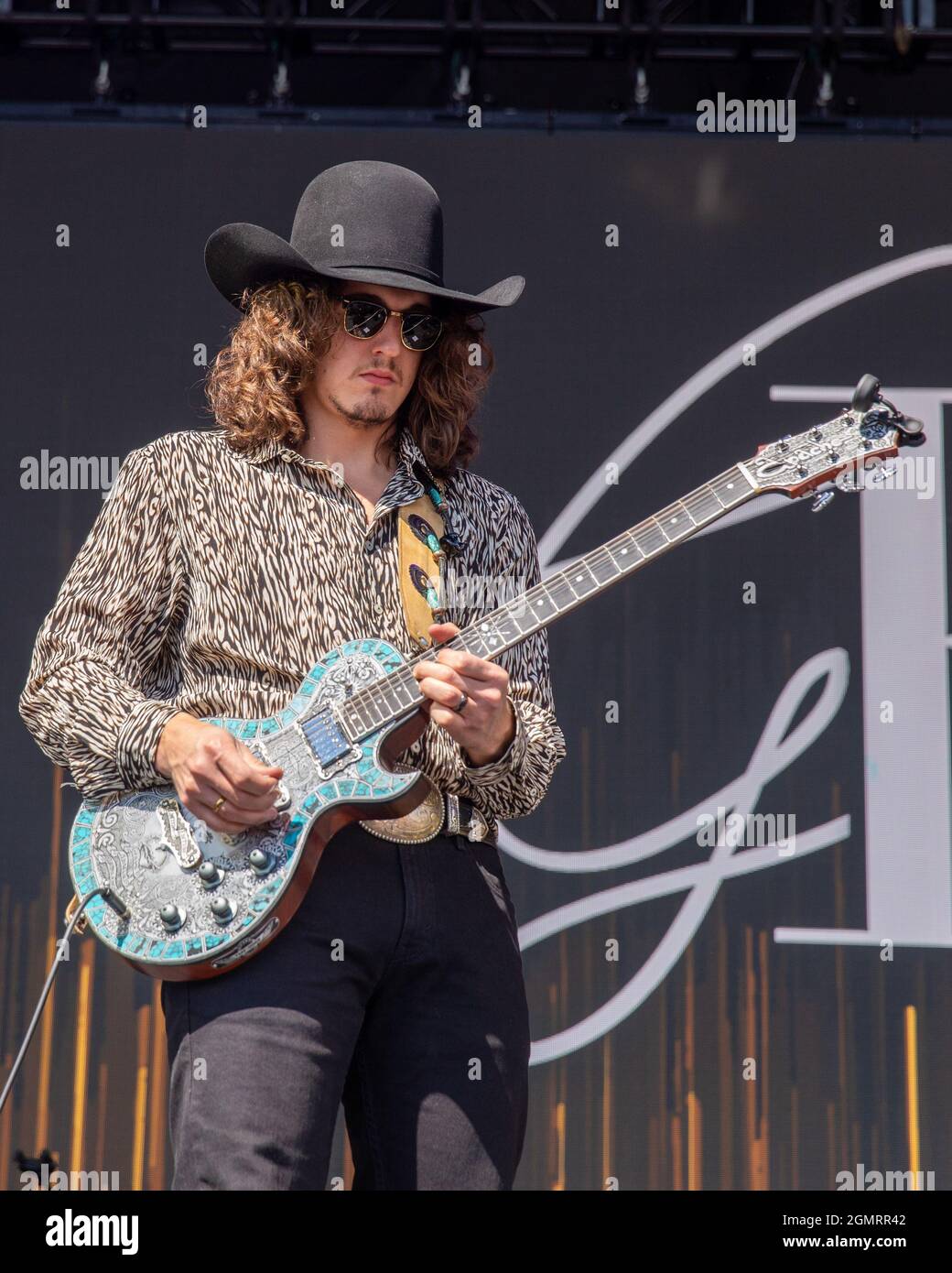 Cade Foehner performs with Gabby Barrett during the during the ...