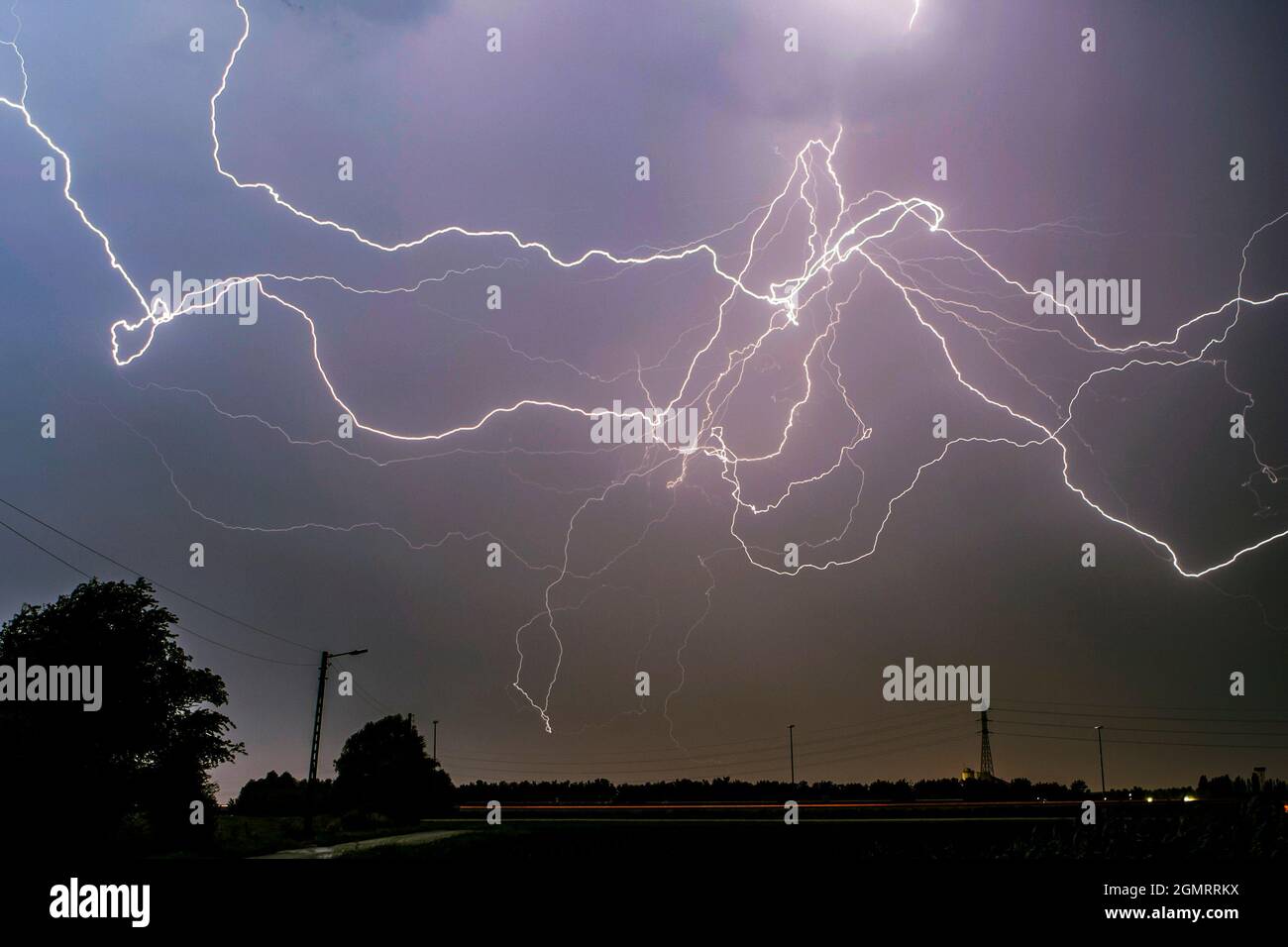 Lightning bolt striking in dark hi-res stock photography and images - Alamy