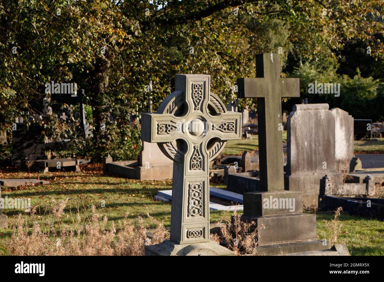 Celtic cross in cemetery hi-res stock photography and images - Alamy