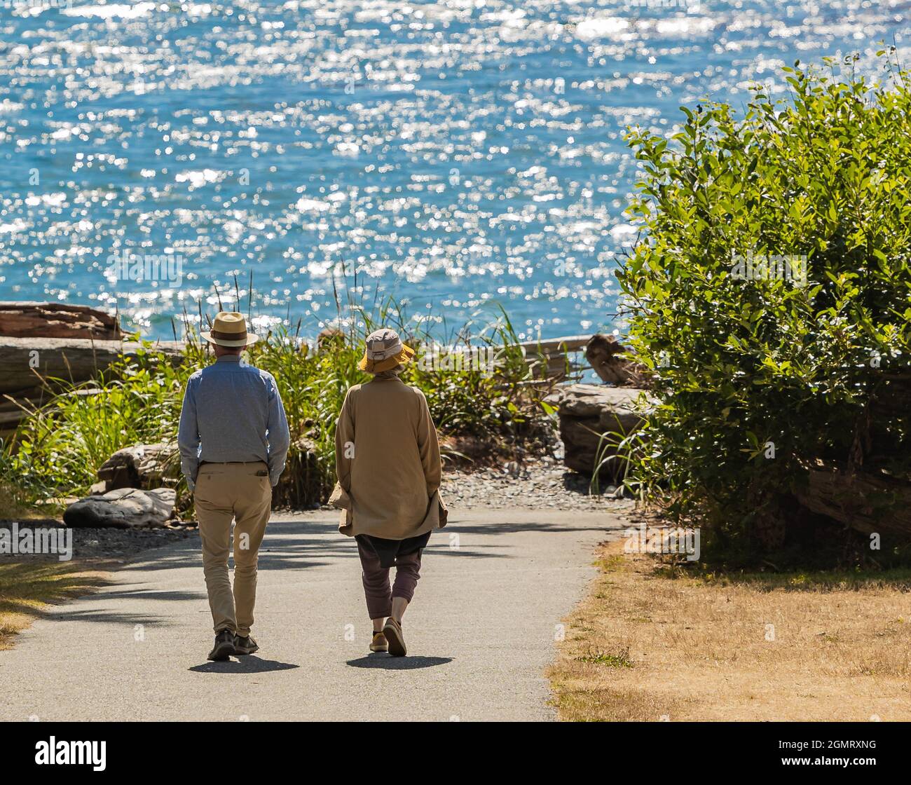 Couple park walking rear view hi-res stock photography and images - Alamy