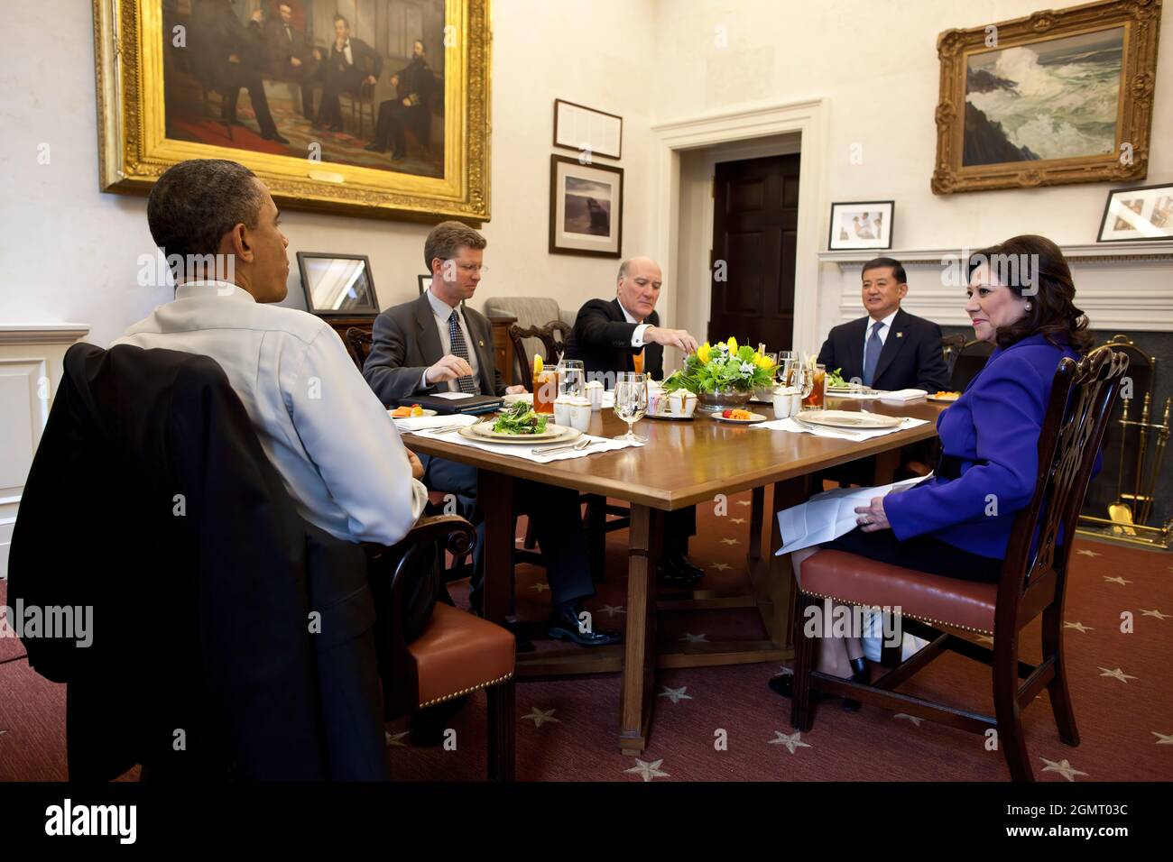President Barack Obama has lunch with Cabinet secretaries in the Oval ...