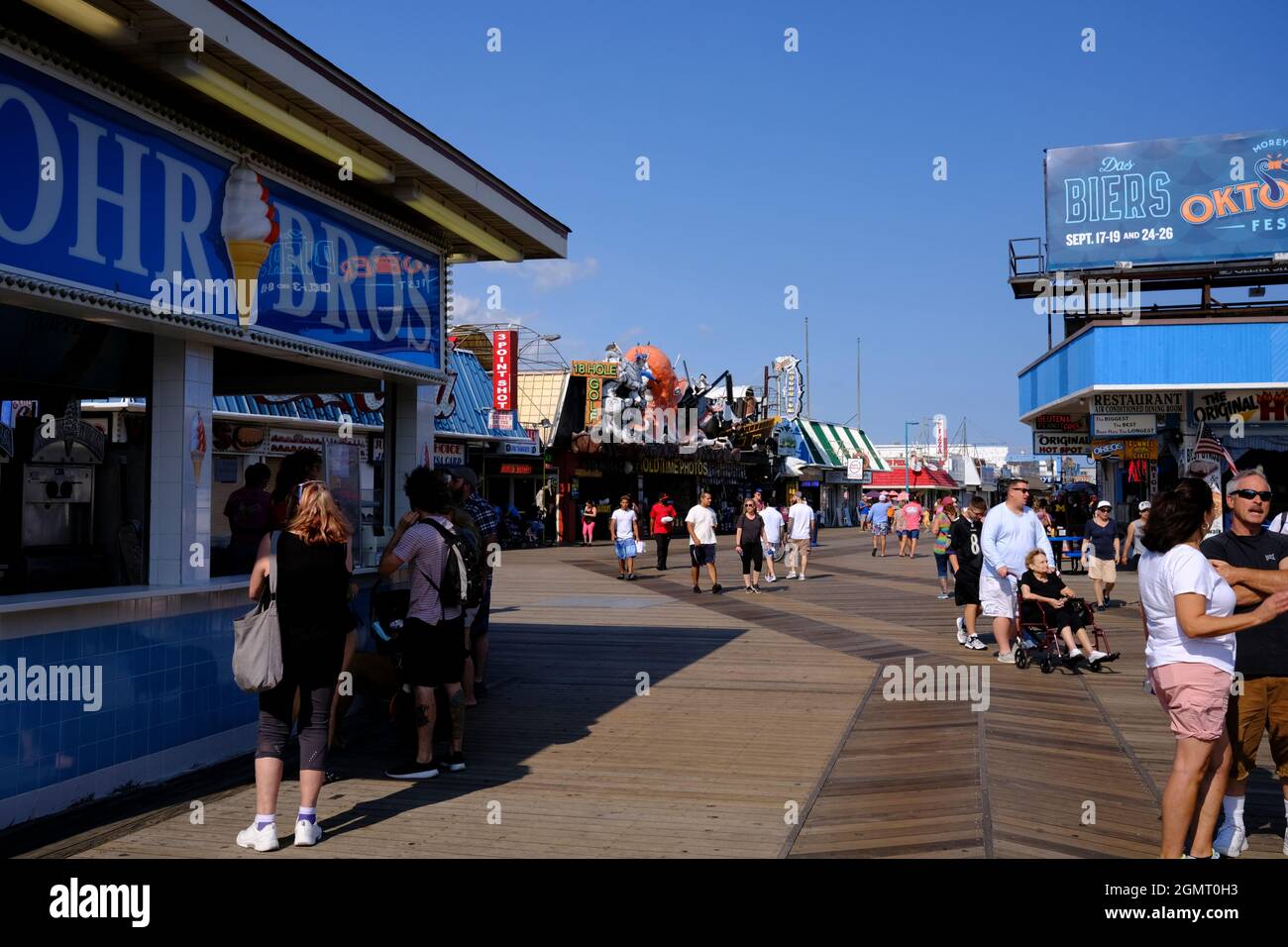 Wildwood boardwalk hi-res stock photography and images - Alamy