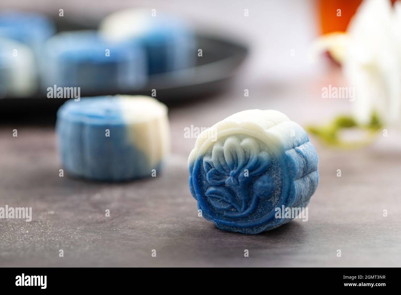 Moon cake festival hi-res stock photography and images - Alamy