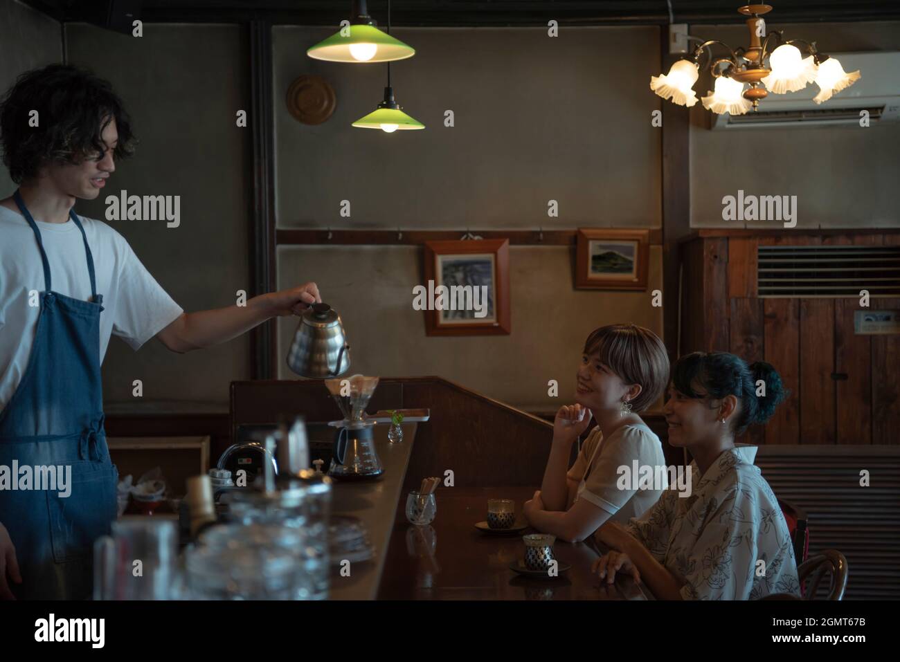 Japanese friends vintage hi-res stock photography and images - Alamy