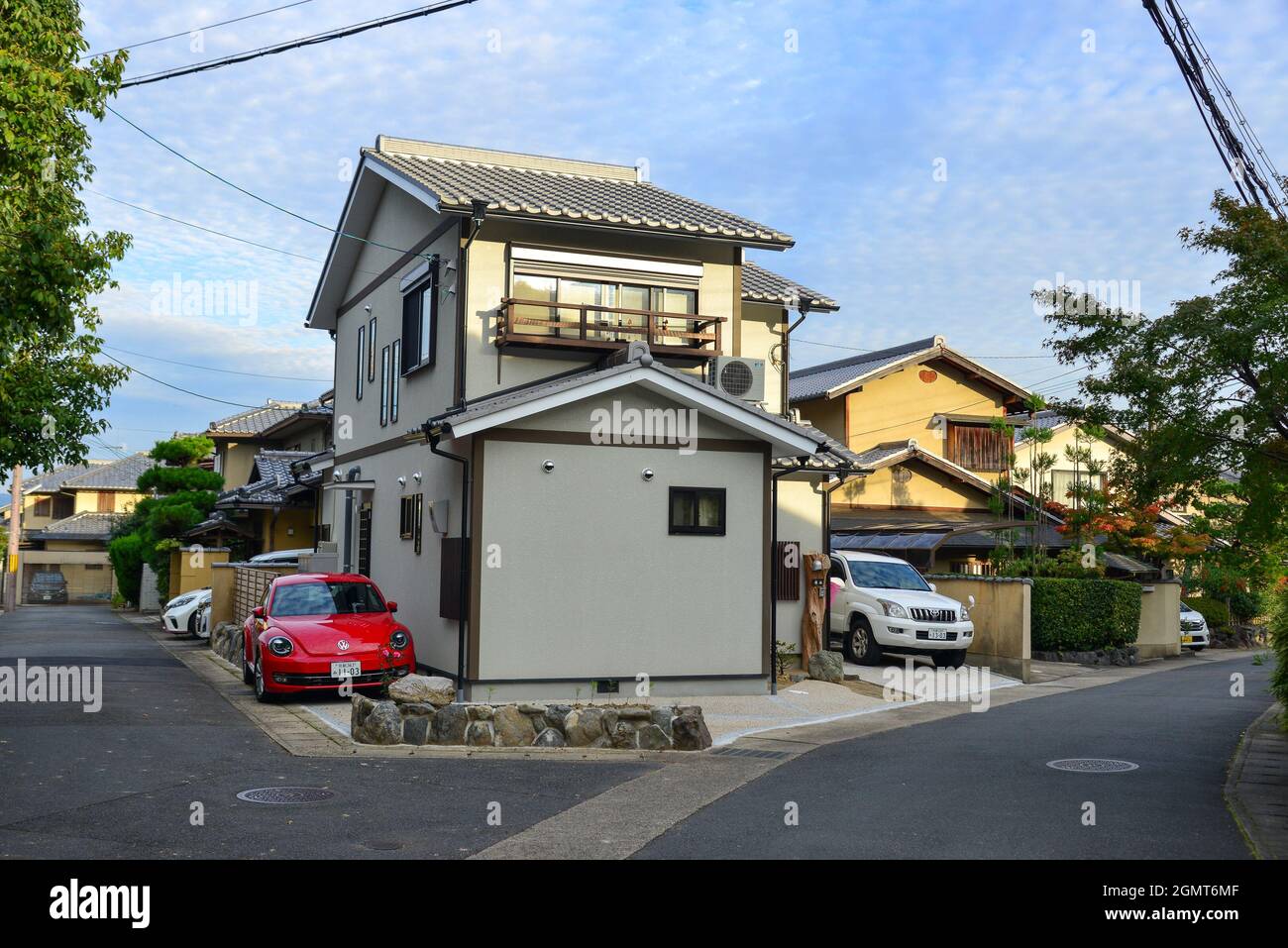 Traditional japanese houses tour hi-res stock photography and images ...