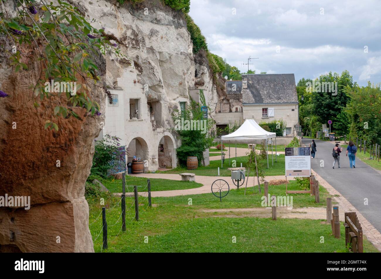 Troglodyte village loire hi-res stock photography and images - Alamy