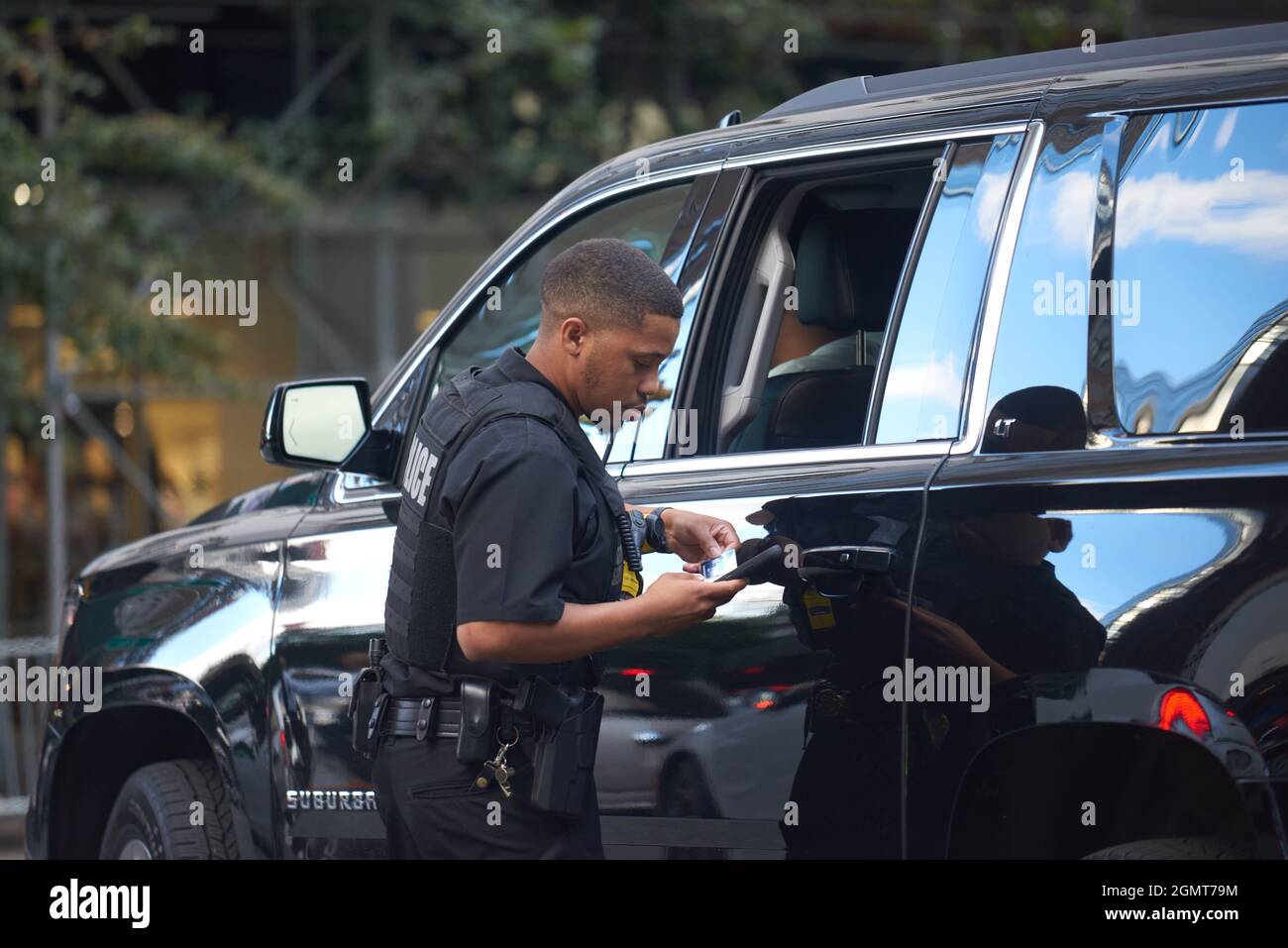New York, New York, USA. 20th Sep, 2021. NYPD officer checks ...