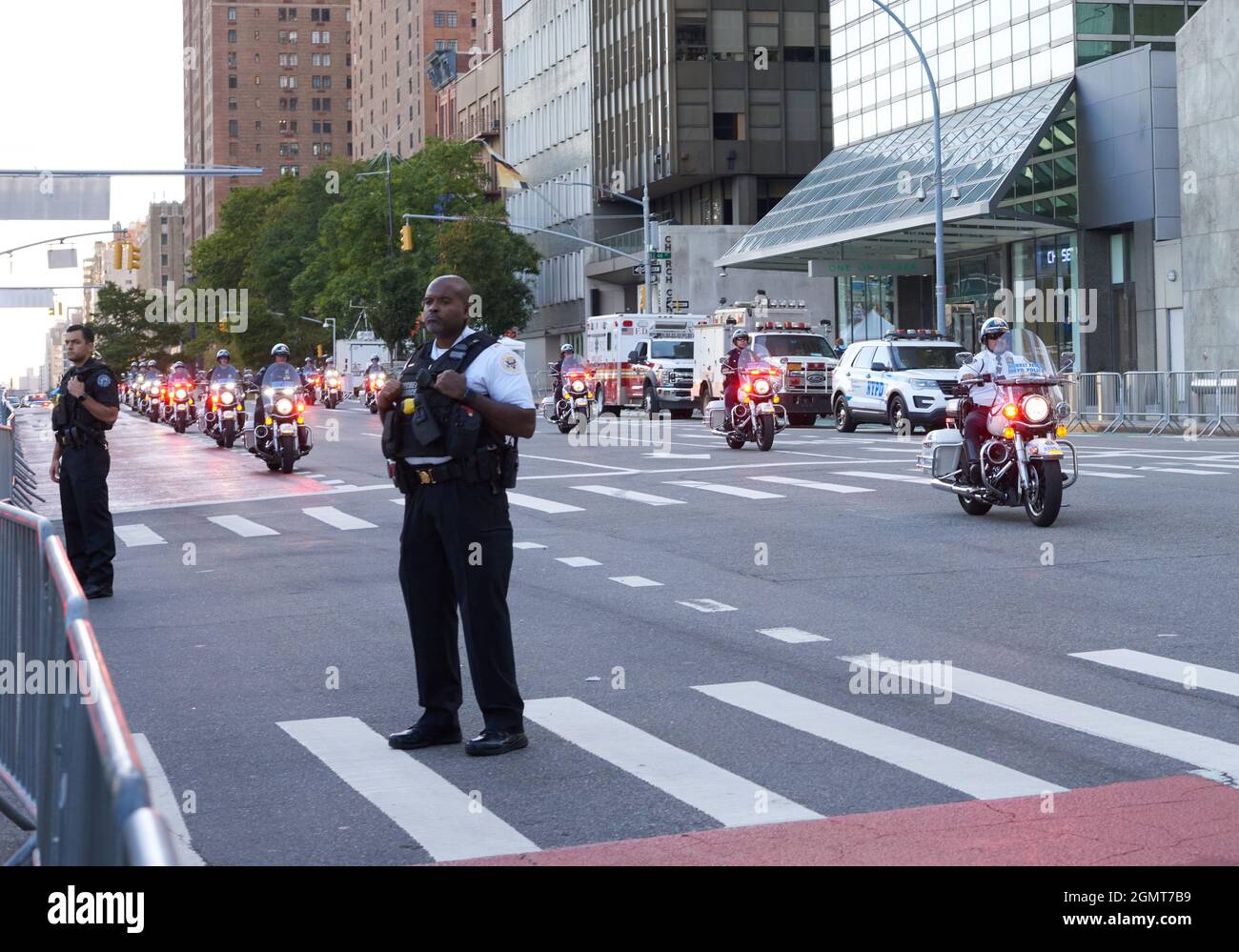 New York, New York, USA. 20th Sep, 2021. NYPD officers stand at UN ...