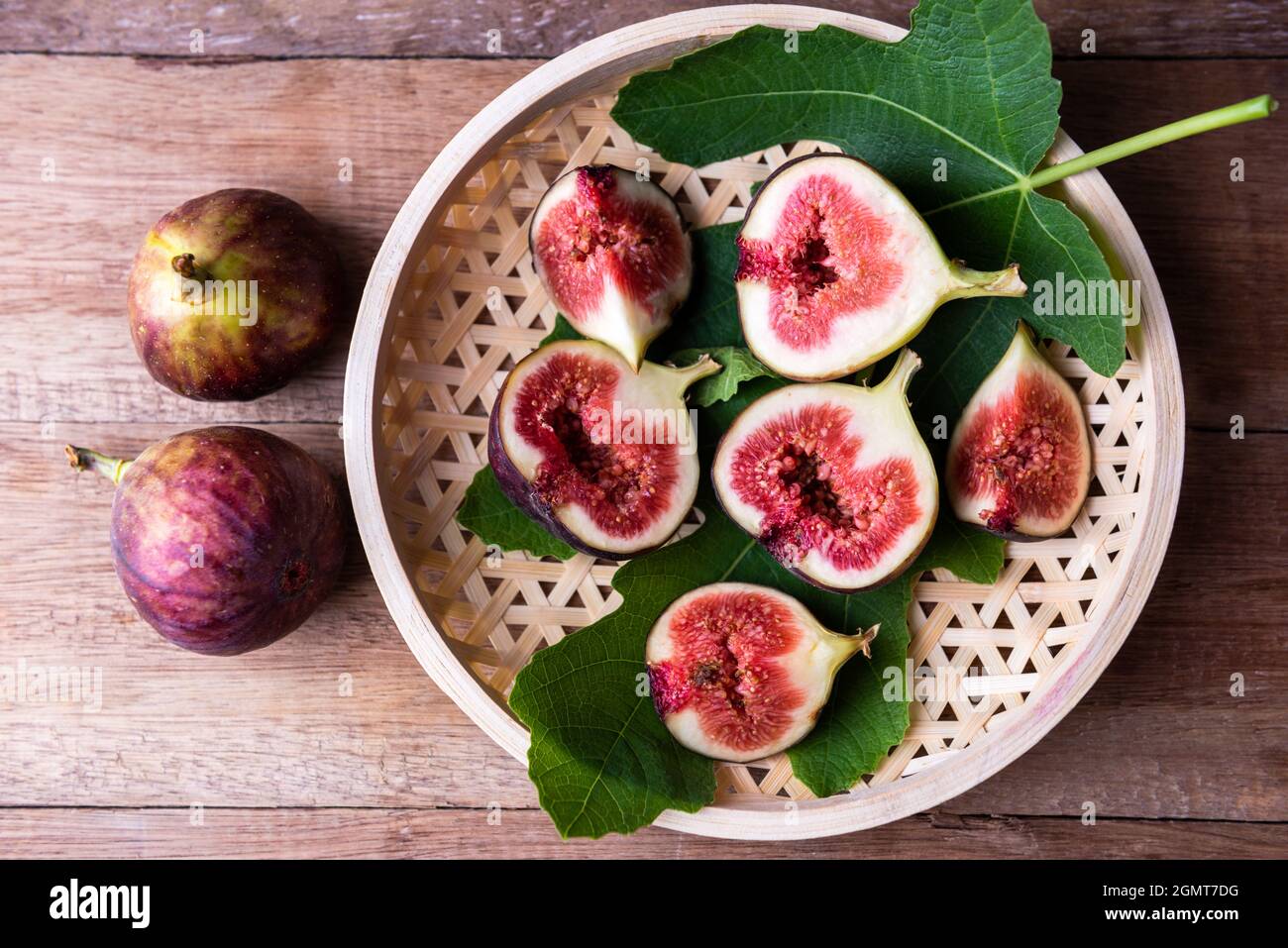 Fresh figs on metal hi-res stock photography and images - Alamy