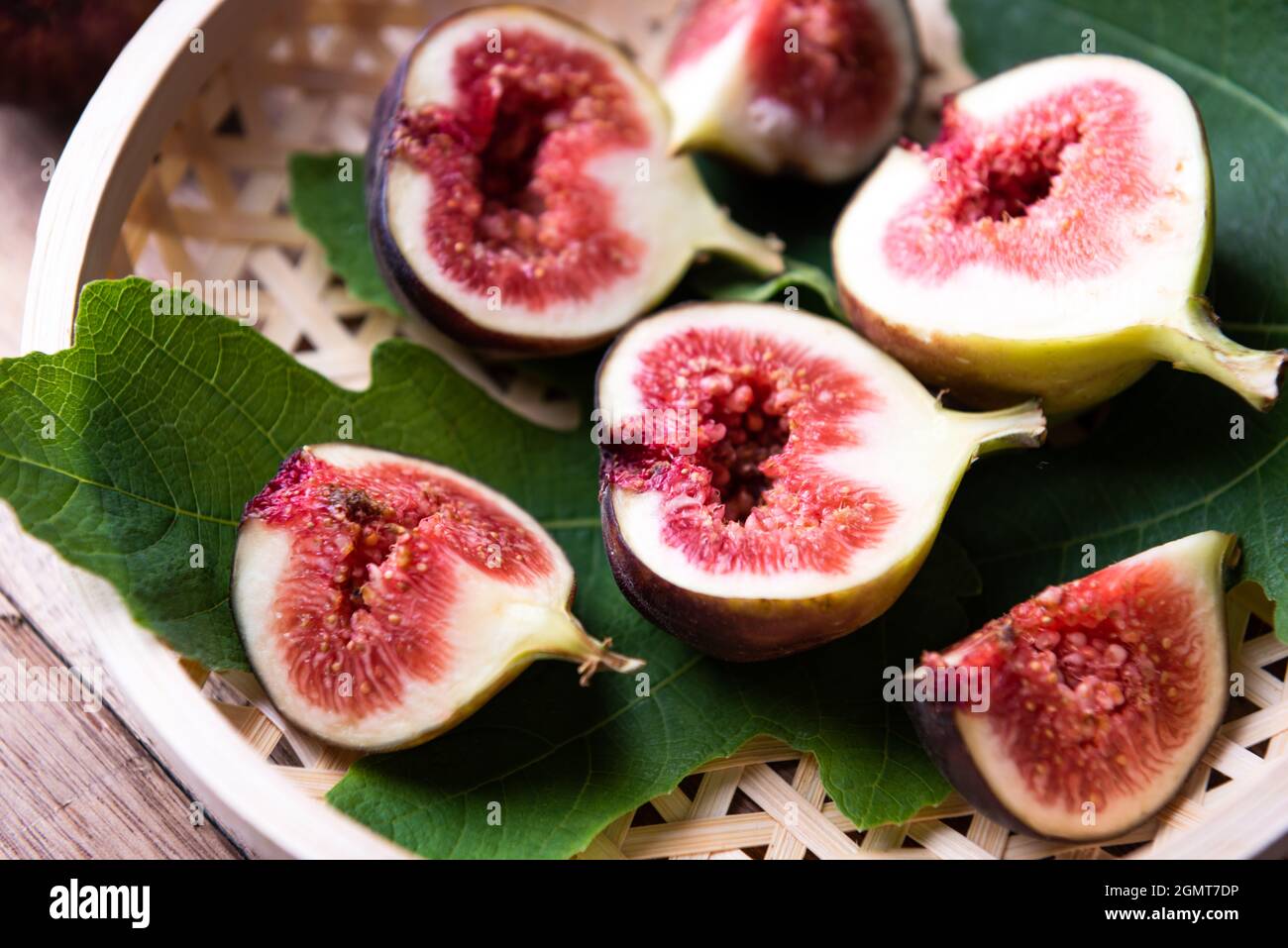 Dark purple fig hi-res stock photography and images - Alamy