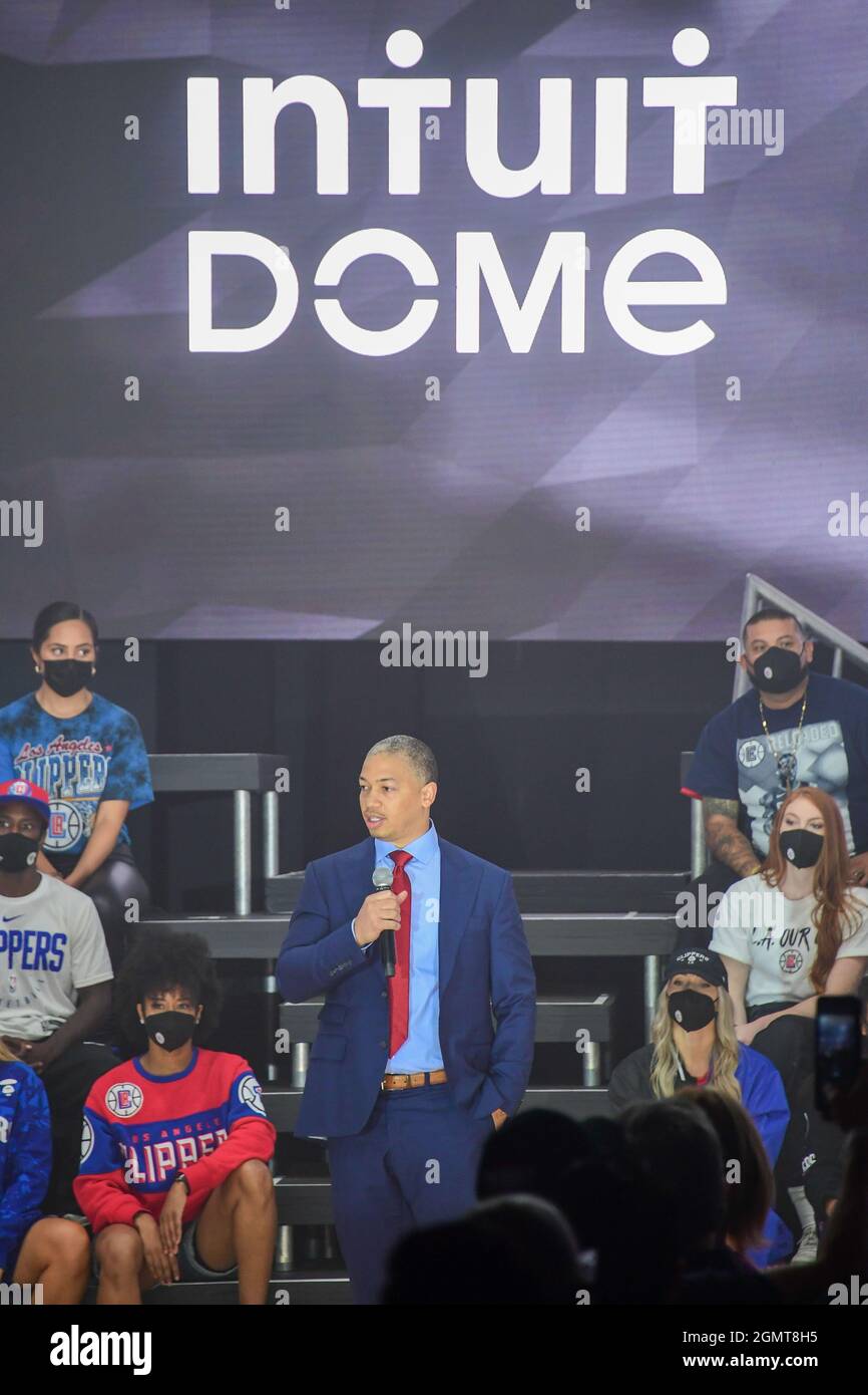 Los Angeles Clippers head coach Tyronn Lue speaks during a ...