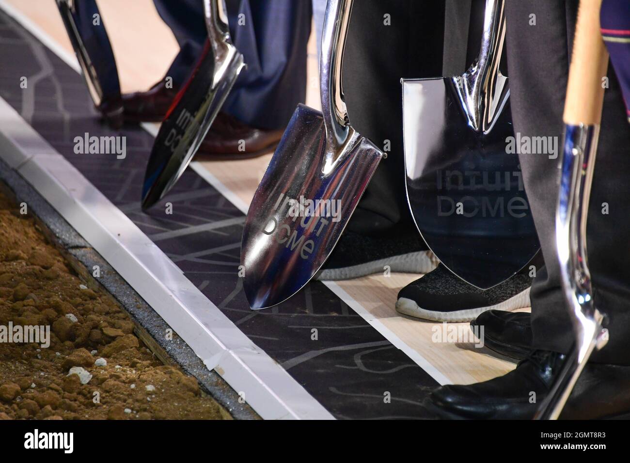 Groundbreaking ceremony shovels hi-res stock photography and images - Alamy