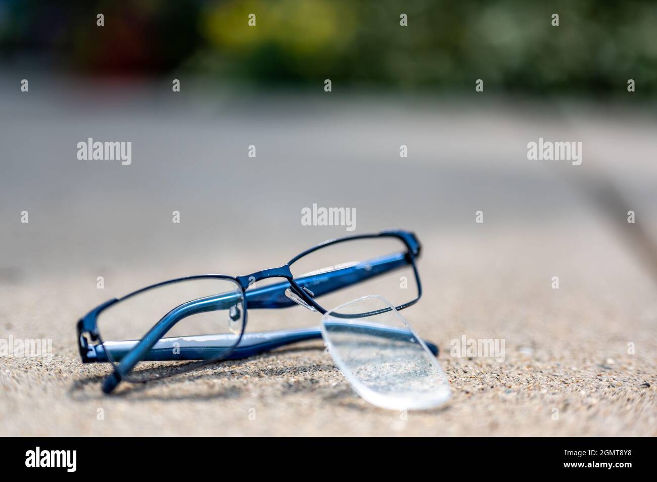 Broken glass sunglasses lens hi-res stock photography and images - Alamy