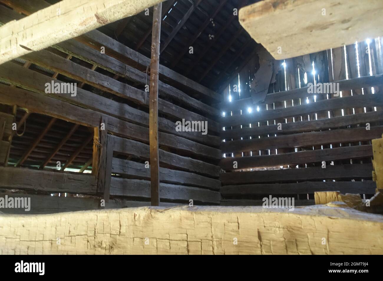 Old barn construction in Southern Indiana Stock Photo - Alamy