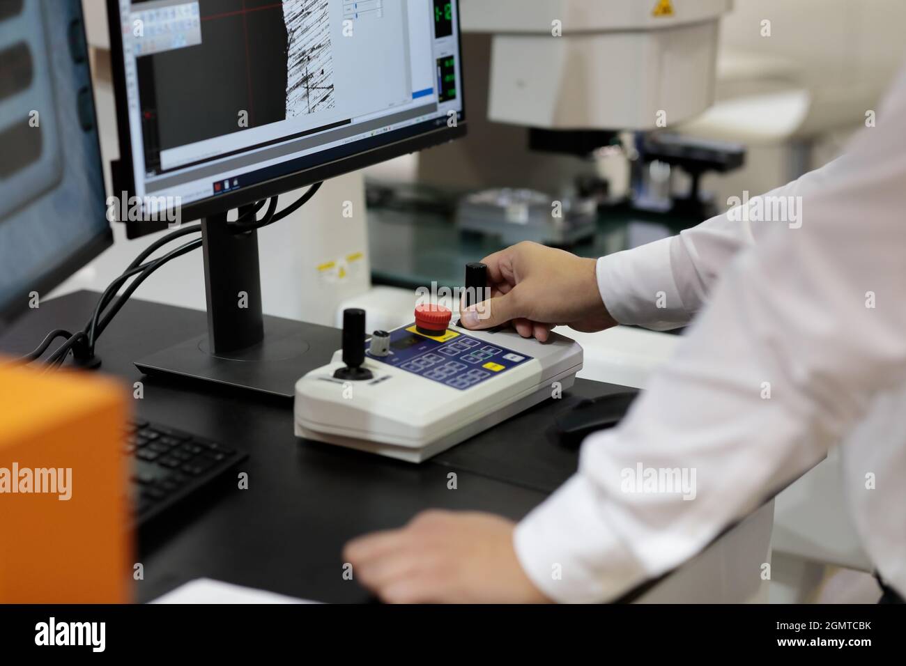 Vision test machine hi-res stock photography and images - Alamy