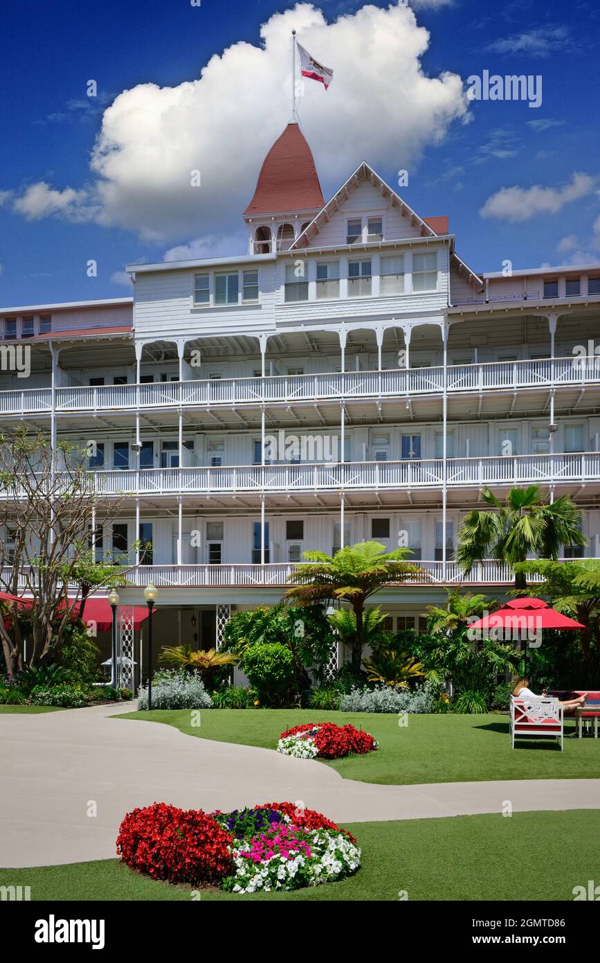 Inner courtyard of the Victorian-style resort, Hotel del Coronado ...